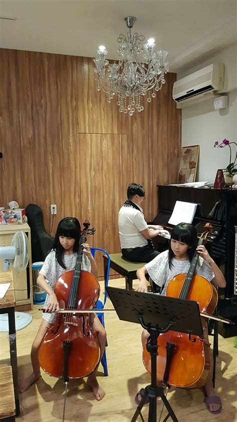 淡水 弦心音樂藝術 今天的弦心超級熱鬧，幾位孩子在