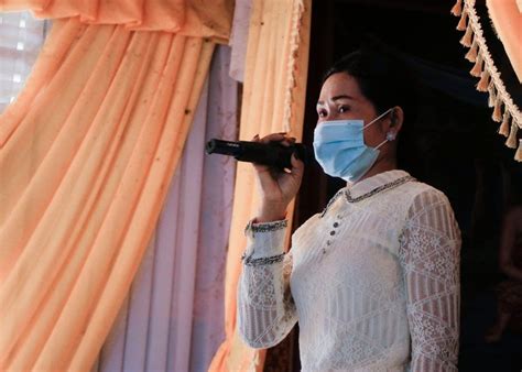 ក្រុមការងារថ្នាក់កណ្ដាលចុះជួយស្រុកស្រីស្នំ នាំយកទៀនវស្សា ទេយ្យវត្ថុ