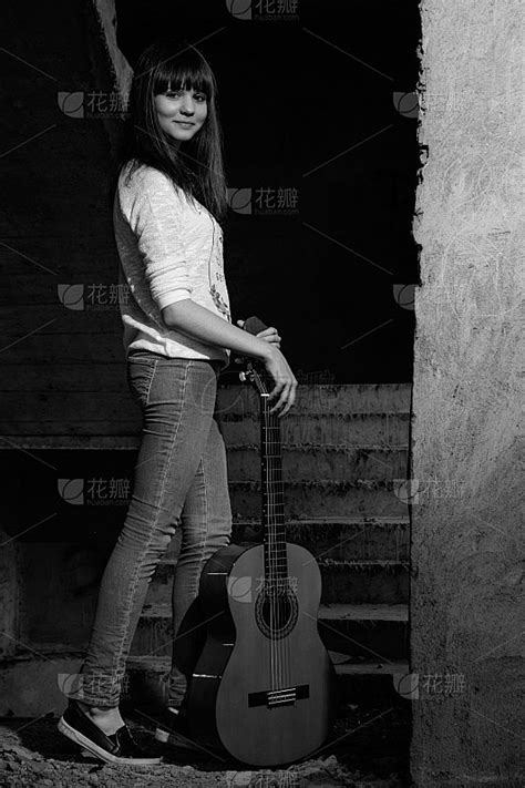 吉他的女孩
