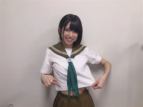 大西 桃香 On Twitter 私立嵐ヶ丘学園の制服、、 なんでだろう、常にお腹 見えてた🤭😇 最後の挨拶で両手あげる時 えらいこっ