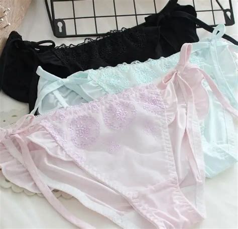 실제 사진 M L 사이드 넥타이 닫기 사랑스러운 귀여운 로리타 카와이 왕자 자수 팬티 Calcinha 속옷 브리프 WP 여성용 팬티 AliExpress