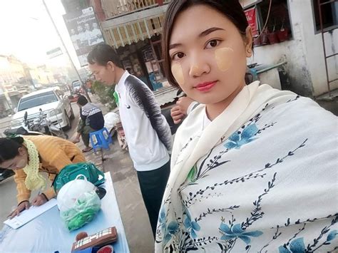 Dvb မြန်အောင် ဖဲကြိုးစိမ်းလှုပ်ရှားမှု ကျောင်းသားမိဘ ၄၀၀ ကျော် ပါဝင်လာ