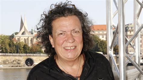 Netradiční Bydlení Richarda Genzera Vyhánění Kachen A Káva S Výhledem Na Vltavu Médiumcz