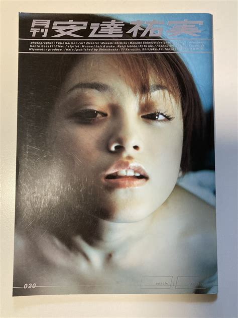 【やや傷や汚れあり】安達祐実写真集「新潮ムック 月刊 安達祐実」 撮影・斎門富士男 新潮社2000年11月15日発行 綴じ込みプロマイド付きの