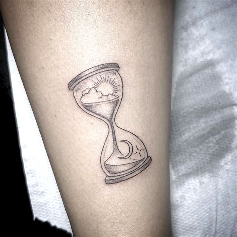 18 Unique Hourglass Tattoo Ideas Timeless Designs To Inspire