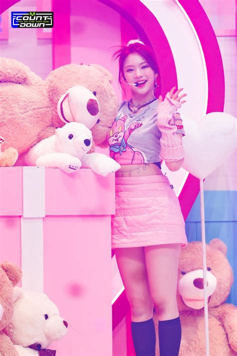스테이씨 아이사 레전드 밀착 원피스 블랙 속바지 꿀벅지 걸그룹 연예인 레몬판 LEMONPAN 상큼한 유머 이슈 등 정보를