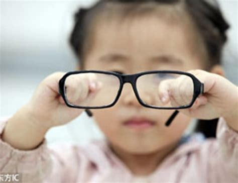 Китайски учени разработиха алгоритъм за прогнозиране на късогледството при децата