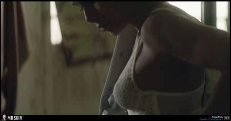 Голая Фрида Пинто в Guerrilla