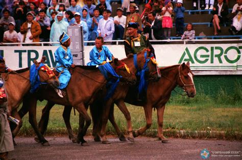 ОЧИРВААНИЙ ХҮЛЭГ МСУХолбоо Нагааранзын халзан морь түрүүлэв