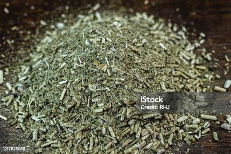 남미의 전통 예르바 마테 티 선택적 초점 가우초 예르바 마테 티 치마라오 남미의 전형적인 음료 텍스트의 공백입니다 0명에 대한