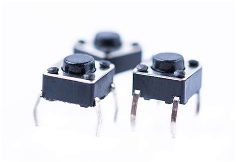 흰색 배경에 격리 된 전자 장치 및 Arduino 키트에 대한 작은 버튼 세트 0명에 대한 스톡 사진 및 기타 이미지 0명 강철 개념 Istock