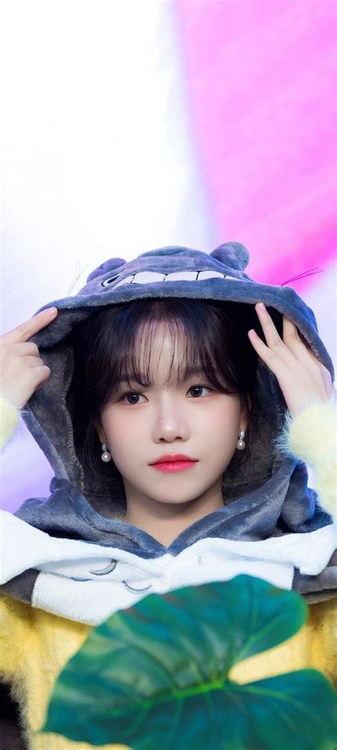 유리에 있는 Jongin Kim님의 핀 유명인 사진 연예인 유명인