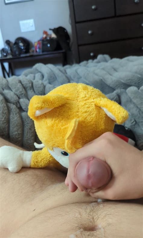 Tails Makes Me Cum All Over Myself