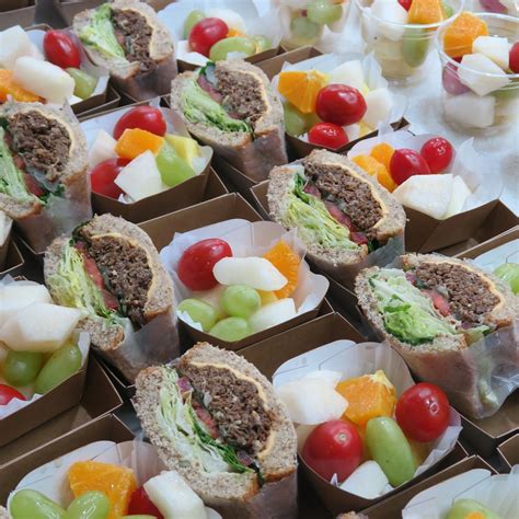 샌드공방 🥪 오늘의 도시락 🥪 불고기샌드 🍇 과일 🍹 주스 여의도성모병원에 준비해드린 회의도시락 Facebook