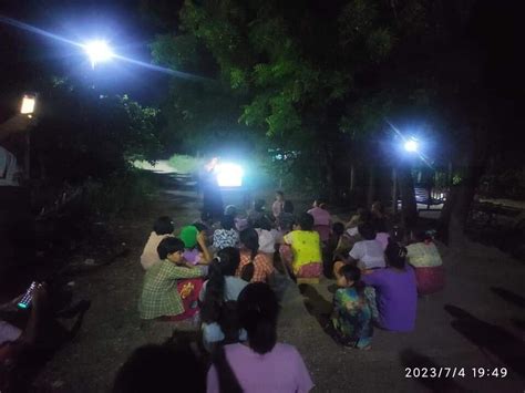 ယင်းမာပင်တွင် စစ်အာဏာရှင် ဆန့်ကျင်ရေး လူထုဟောပြောပွဲနှင့် ဒါရိုက်တာ ကိုပေါက် ရိုက်ကူးသည့် မိုးခ