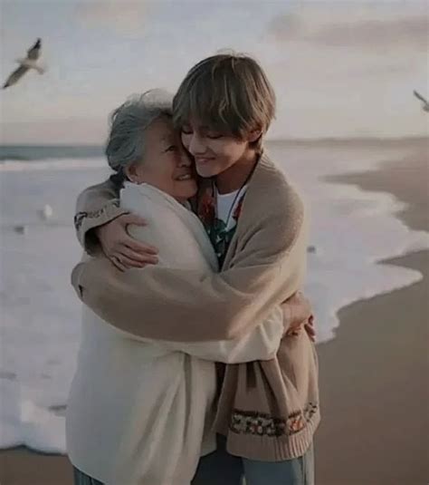 Bts Community Posts 어린 시절의 품 안에서 놀았던 장난스러운 영혼 사랑에 흔들린 적 없었던 할머니 수호자 모든 폭풍을 이겨냈지 그의 마음