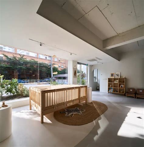 화이트and우드톤 고급스러운 80평 어린이 가구쇼룸 인테리어 마포구 염리동