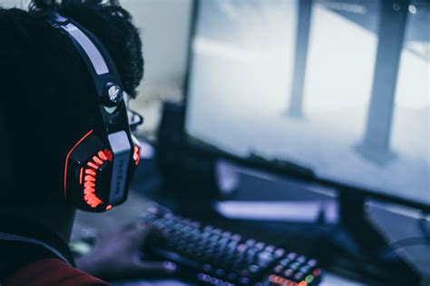 is 100 gpu usage bad decortweaks