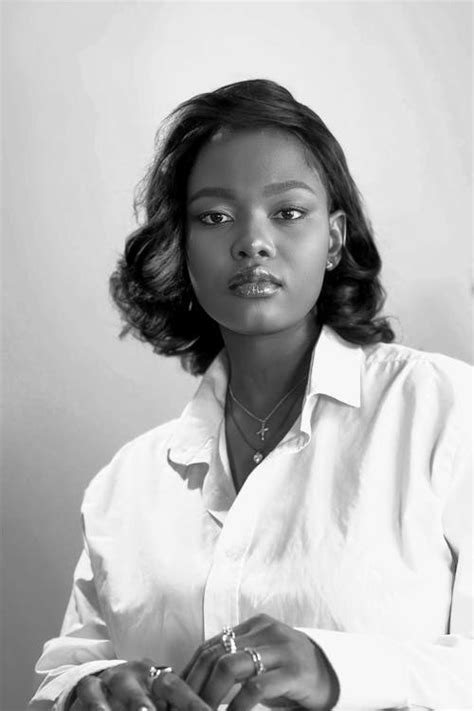 우아한 흑백 여성의 초상화 · 무료 스톡 사진