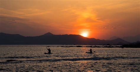 경치 경치가 좋은 고요한 관광 대련 레저 모험 목적지 물 바다 바다 경치 바다 전망 바다의 반사 사람 산 손을 흔들다 수평선 실루엣 아시아