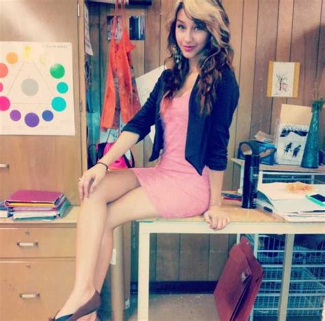Art Teacher Ms Rodriguez Scrolller
