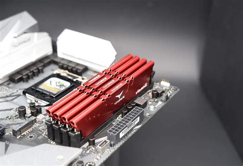 RAM Team Group T FORCE VULCAN Z RED 16GB 8GBX2 DDR4 3000 TLZRD416G3000HC16CDC01