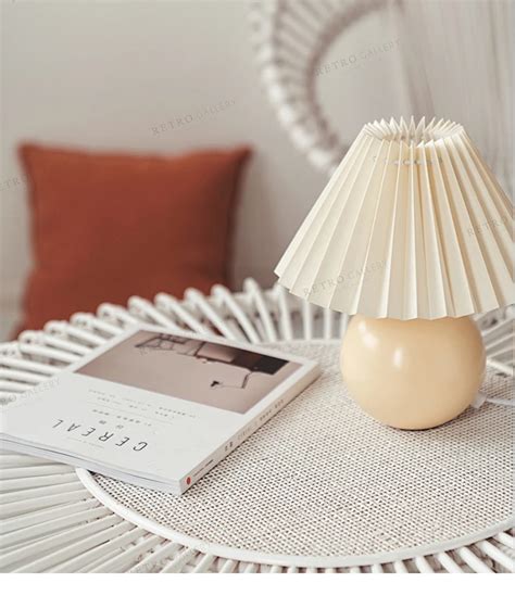 Retro 装饰台灯摆件 创意网红北欧ins卧室书桌床头灯温馨简约家用 天猫 花瓣网