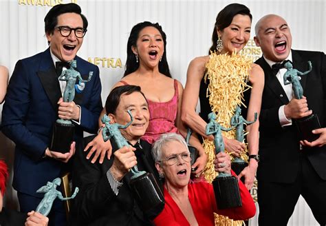 Everything Everywhere All At Once Stamps Sag With Awards Daily Sabah