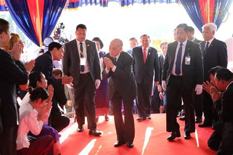 សម្តេចតេជោ ហ៊ុន សែន អញ្ជើញដង្ហែព្រះមហាក្សត្រ