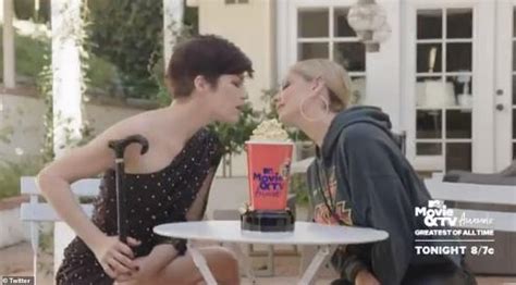 Sarah Michelle Gellar And Selma Blair Safely Recreate That Infamously Steamy Cruel Intentions