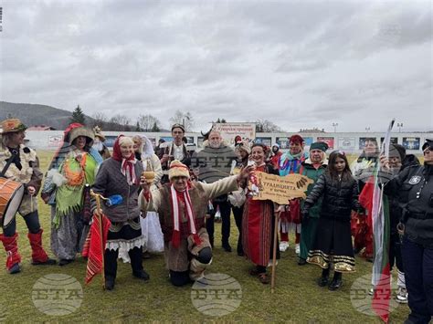Кукери гониха злите сили в Костенец Утро