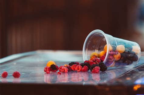 플라스틱 컵에 과일입니다 거리 거래입니다 길거리 음식 감귤류 과일에 대한 스톡 사진 및 기타 이미지 감귤류 과일 건강한