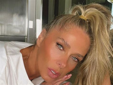 Nua Adriane Galisteu Curtemassagem Relaxante Ap S Viagem