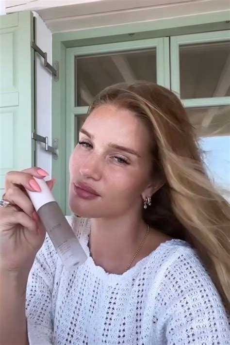 Rosie Huntington Whiteley Greece August 26 2022 Star Style
