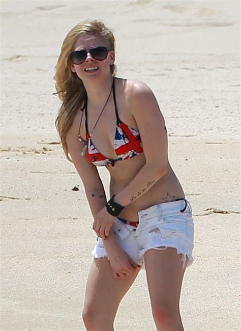 Avril Lavigne Bikini Gotceleb