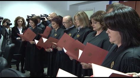 СЈО Е МРТВО ДА ЖИВЕЕ СЈО Катица има соработници наследници и модел кој е се уште жив