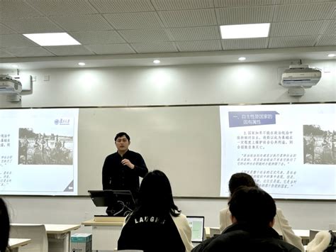 马克思主义学院举办经典著作读书会活动