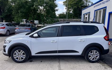 Резервирайте Дачия Джогър 5 2 миниван под наем в София Юнивърсъл Кар Рент