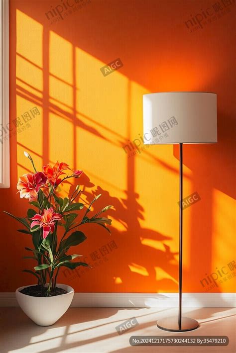 Ai创作图墙面花朵光影 黄色室内暖光太阳光 台灯盆花 灯光下的花瓶 花与光影 光影花卉寂静 家居光影 氛围感落日灯 花卉光影 室内的阳光 唯美墙面光影 灯下的植物 光影花卉 光影场景 花朵光影