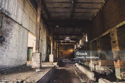 버려진된 산업 창 고 공장 작업장 열 제조의 어두운 소 름 복도의 유적 파괴와 철거 개념 0명에 대한 스톡 사진 및 기타 이미지 0명 강철 건축 Istock
