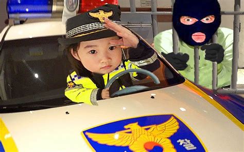 宝蓝和爸爸玩警察抓小偷游戏！偷走财物的小偷能被成功逮捕吗？ 宝蓝和朋友们 宝蓝和朋友们 哔哩哔哩视频