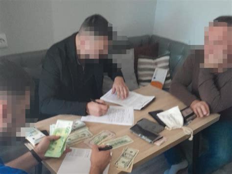 Вимагали гроші у військового та їли хабар ДБР затримало посадовців МСЕК та міської лікарні