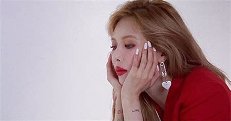 쭈그려 앉은 현아 헉 속 반바지가