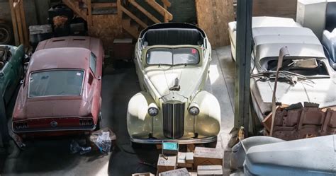 Vintage Cars Abandoned Photos Show Dozens Of Classic Cars Abandoned In