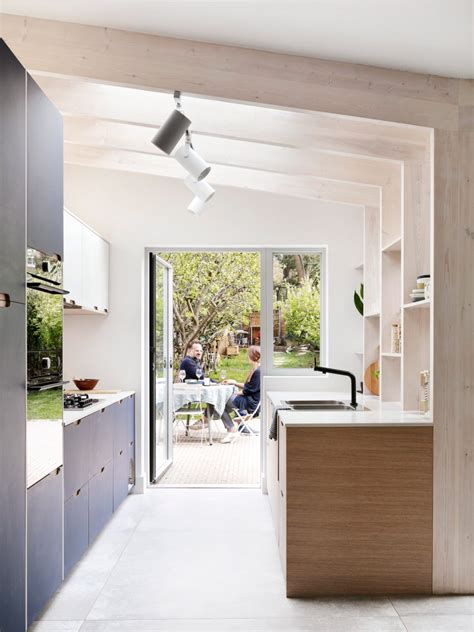 amos goldreich adds timber framed extension to framework house