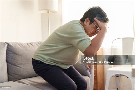 두통으로 고통 받는 노인 아시아 여자 또는 머리 통증 편두통 아시아에 대한 스톡 사진 및 기타 이미지 아시아 노인 아시아인 Istock