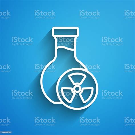 흰색 라인 실험실 화학 비커는 파란색 배경에 고립 된 독성 액체 아이콘 생물학적 위험 기호 방사선 아이콘이 있는 위험한