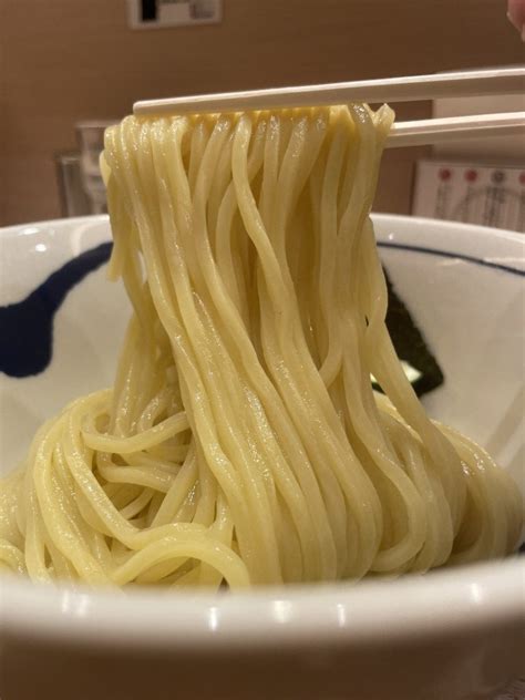 つけ麺の麺を汁につけずそのまま食べる人を「バカ」と言った人気つけ麺店『つじ田』代表 実は麺をそのまま食べて絶賛していた 連載jp