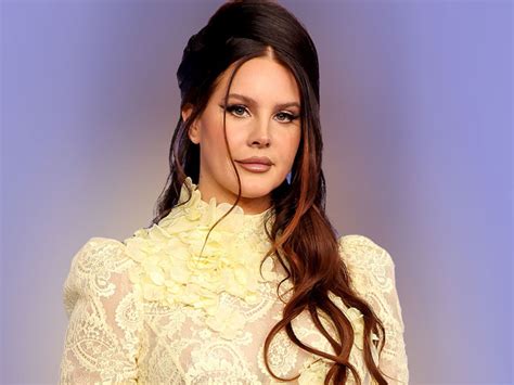 Lana Del Rey Is Engaged Singers Finds Love 1