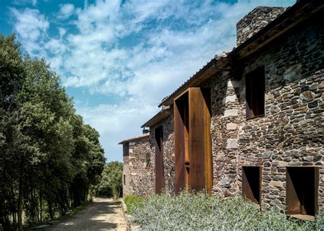 Weathered Steel And Stone Combine In Zest Architectures Restored Farmhouse